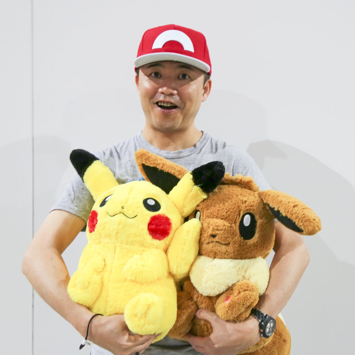 Video: Junichi Masuda wears Team Instinct shirt while grabbing Eevee at ...